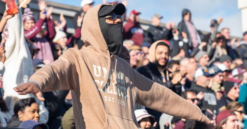 Fans take in Union College vs. RPI football rivalry game — In Photos ...