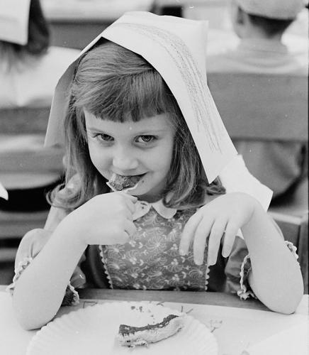 10 classroom Thanksgiving photos from our 1966 scrapbook | History ...