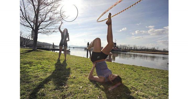 PHOTO: A lot of hoopla | | dailygazette.com