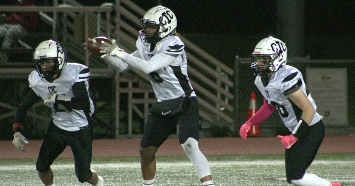 Chatham/Ichabod Crane football vs. Lansingburgh in 9 photos | Sports ...