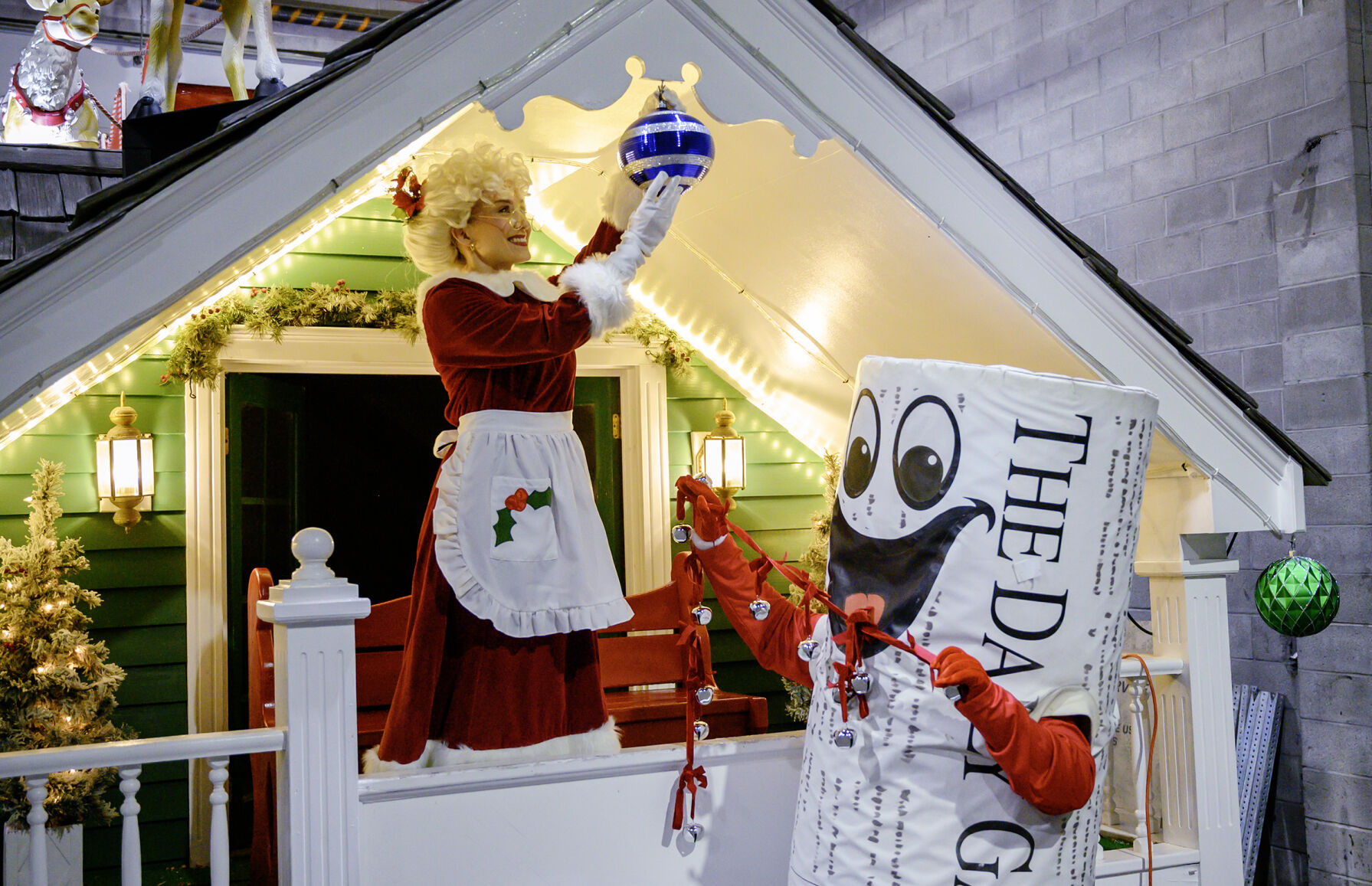 Mrs. Claus, Newsie ready Santa's Schenectady County Holiday Parade ...