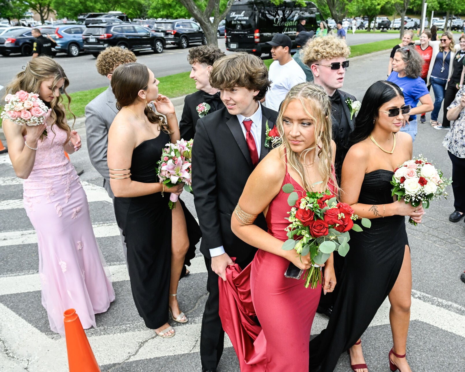 Photos: Mohonasen High Prom walk-in | Education | dailygazette.com