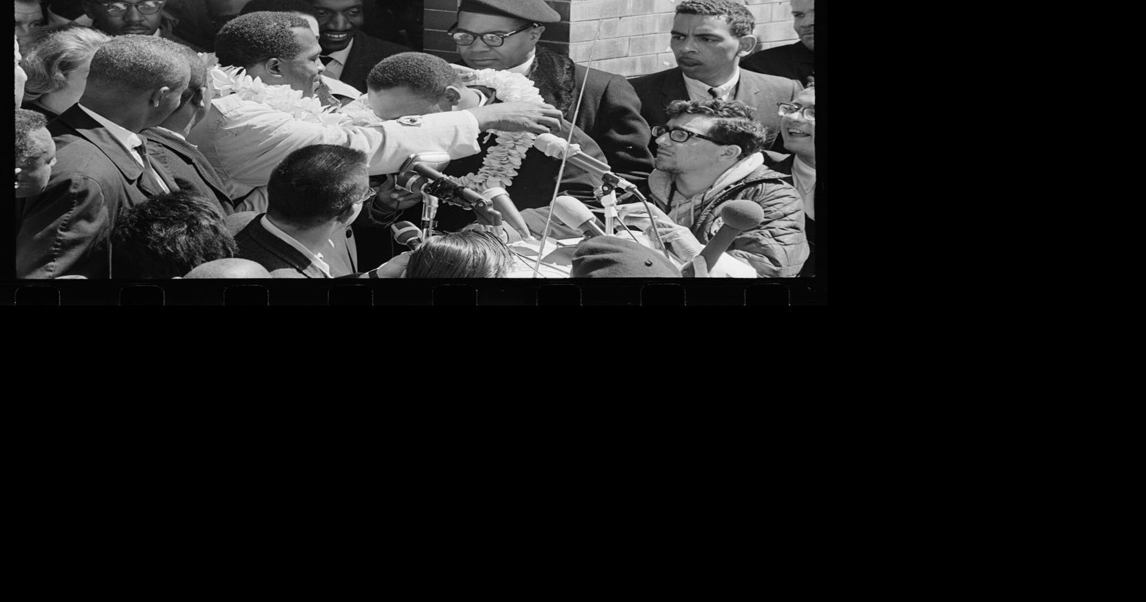 Hawaii displays historic photos of Martin Luther King Jr. wearing ...