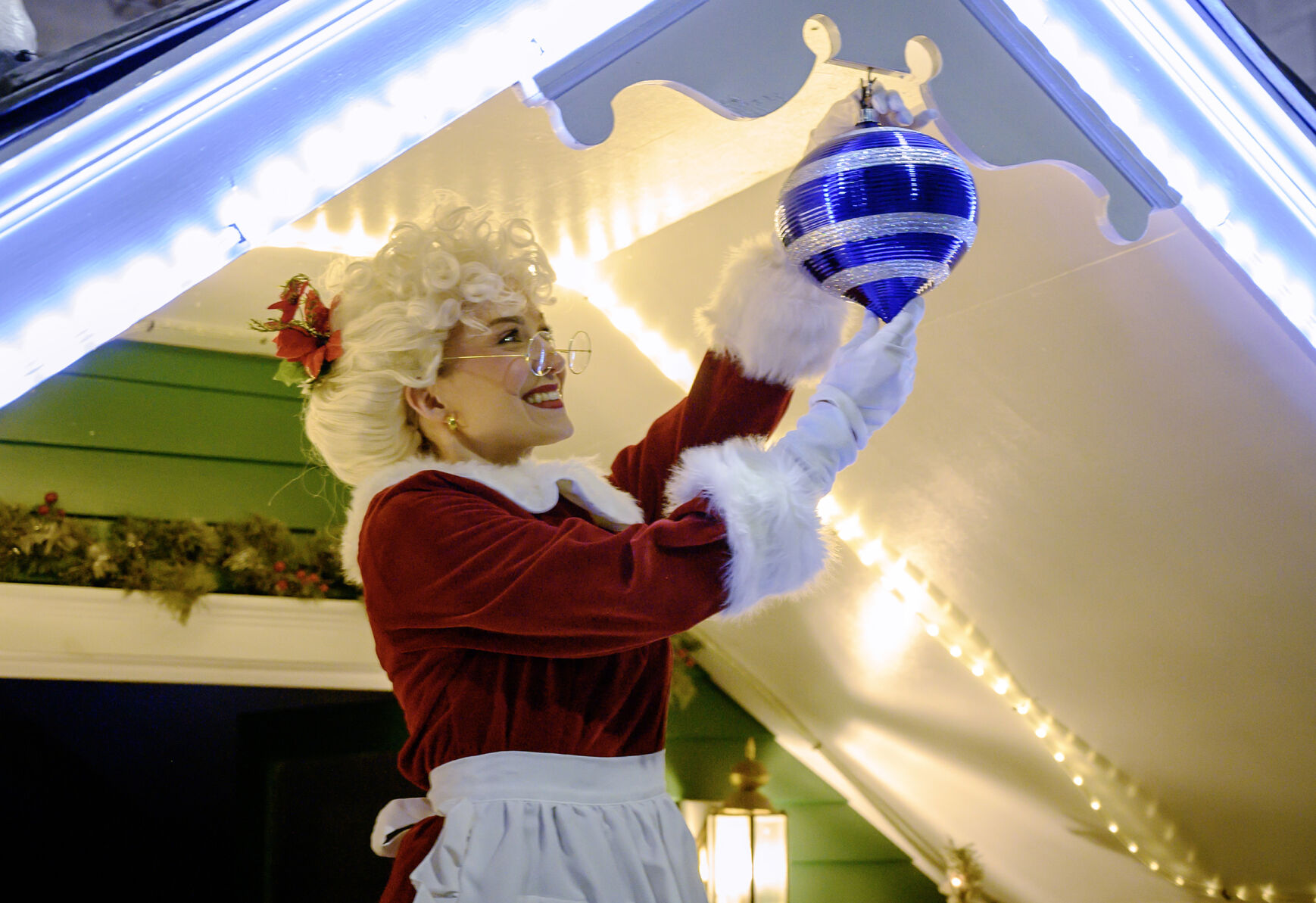 Mrs. Claus, Newsie ready Santa's Schenectady County Holiday Parade ...