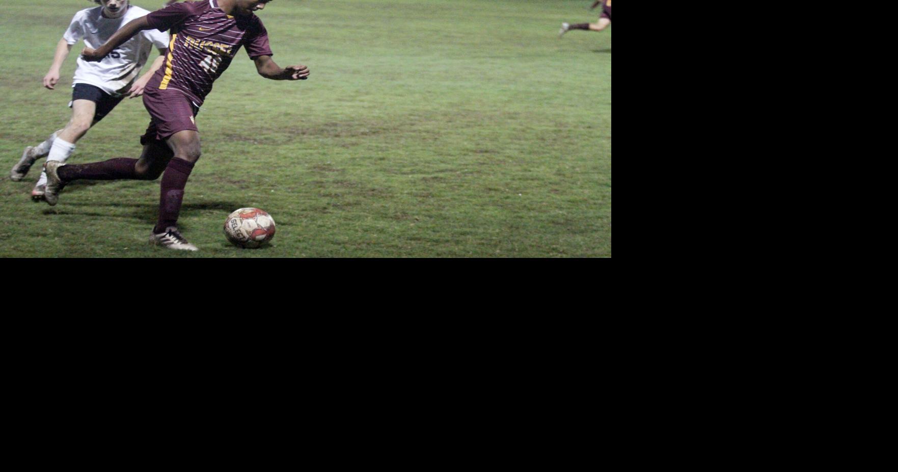 Shooters shoot: Red Devils don't miss in kicks from the mark to top ...