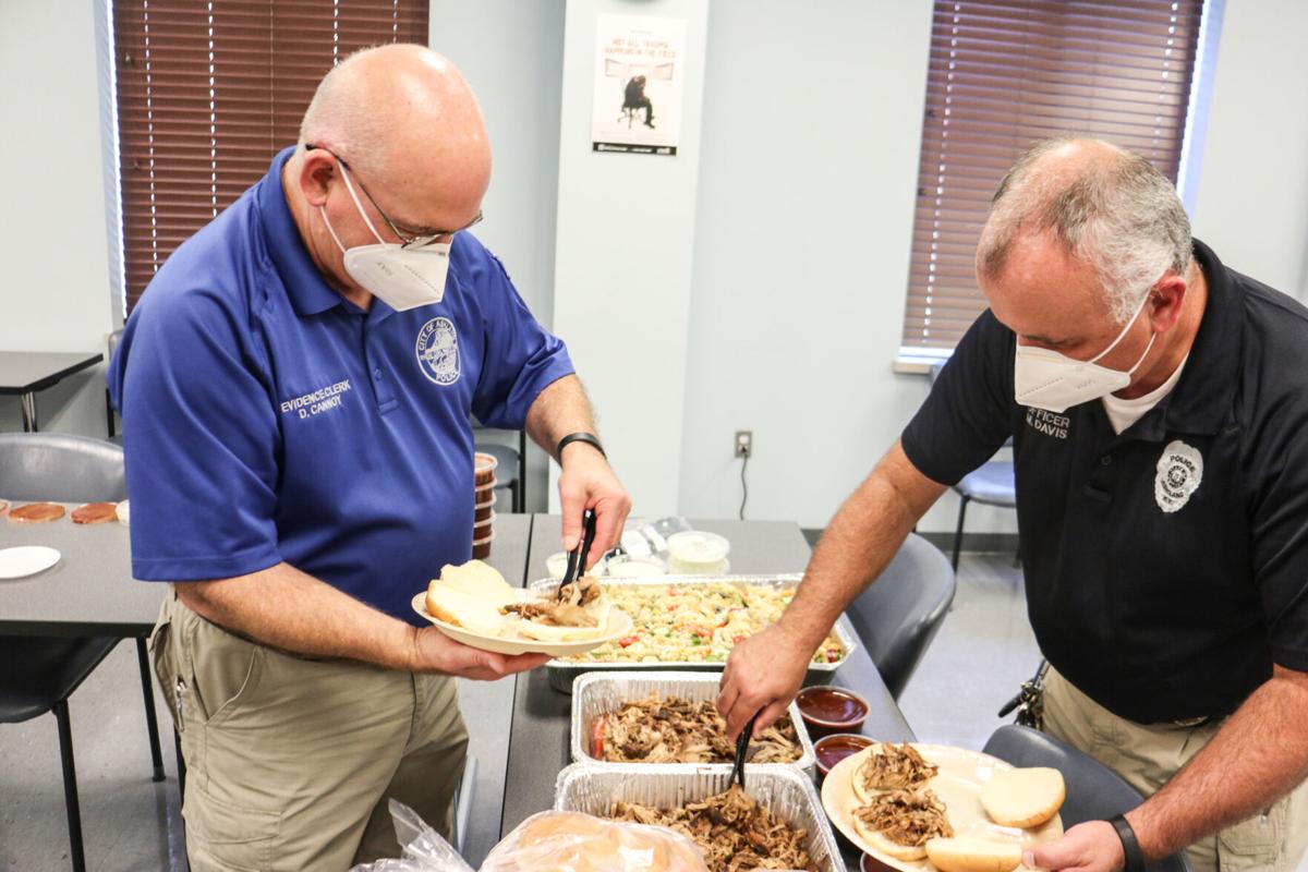 ‘Showing love’ to local police: Area group distributes meals to law ...