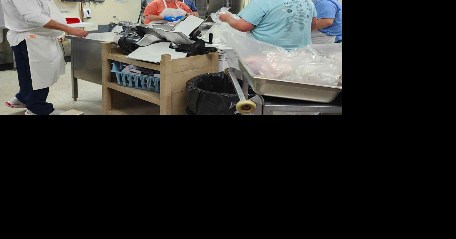 'Not one green bean': Ashland Elks annual turkey dinner preparations ...