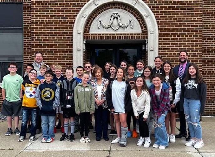 Homecoming: Shenango class of 1944 alum visits her alma mater | | dailyitem.com