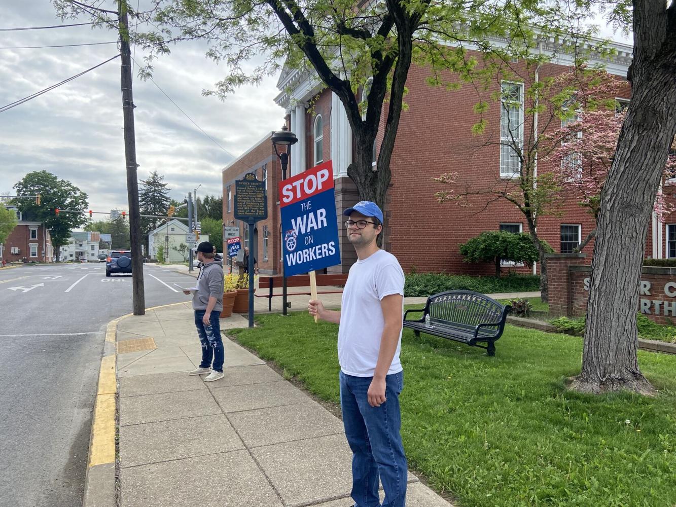 Former Snyder County Prison corrections officers picket in Middleburg ...