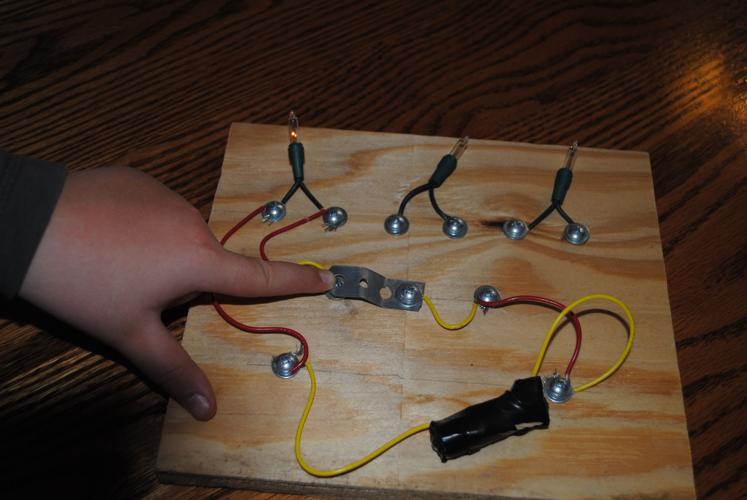 Kids build circuit with basic materials | News | dailyitem.com