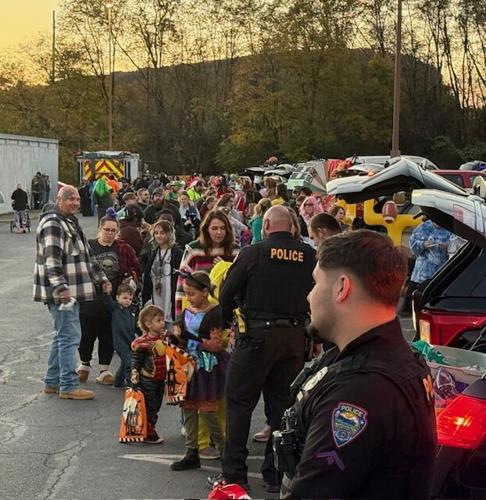Hundreds show up, show off costumes at Sunbury trunk-or-treat | News ...