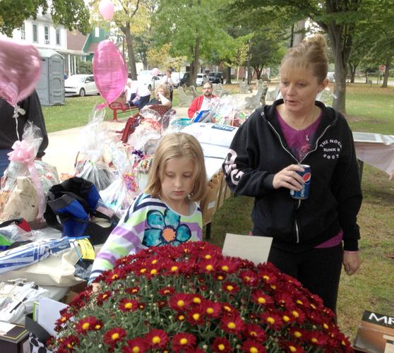 Hundreds show support for Sharon Budd | News | dailyitem.com