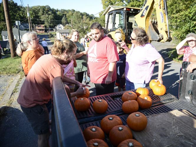 Dozens line street as pumpkins tumble downhill | Northumberland County ...