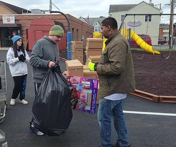 Salvation Army distributes toys, food | News | dailyitem.com