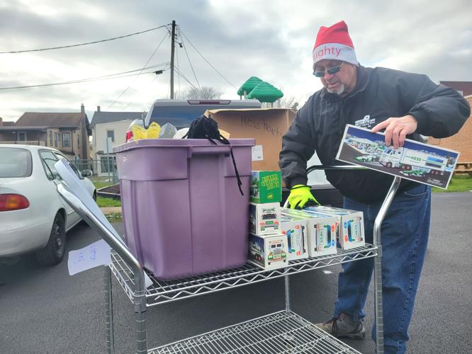 Salvation Army distributes toys, food | News | dailyitem.com