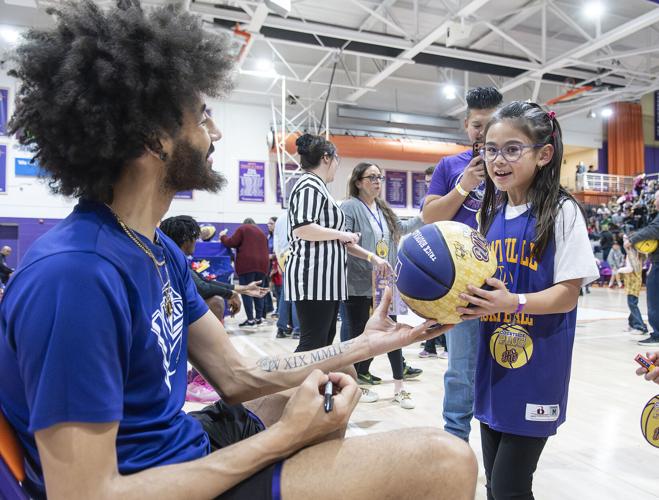 Harlem Wizards wow big Danville crowd with 'Broadway' basketball | News ...