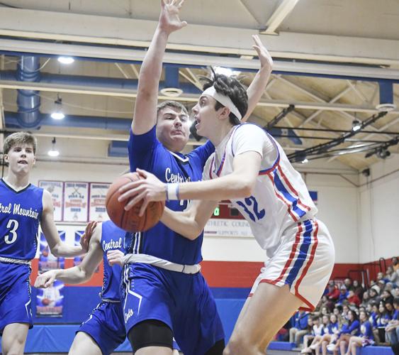 Wildcats sink Seals, set up 3-way tie | Sports | dailyitem.com