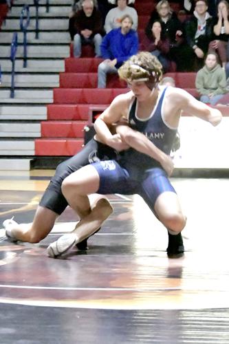Sponterelli helps Shikellamy top Montgomery on mat | Sports | dailyitem.com