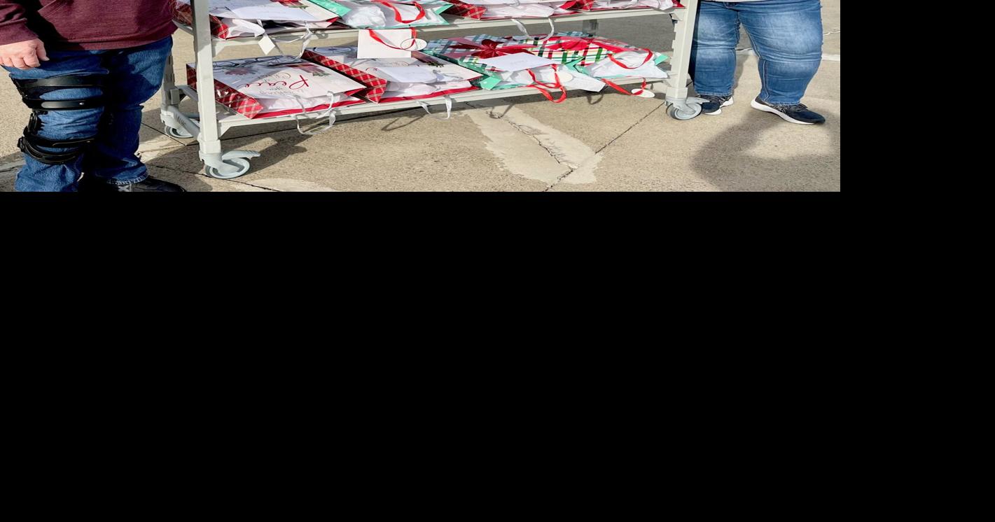 Rotary delivers gifts to Selinsgrove Center residents | | dailyitem.com