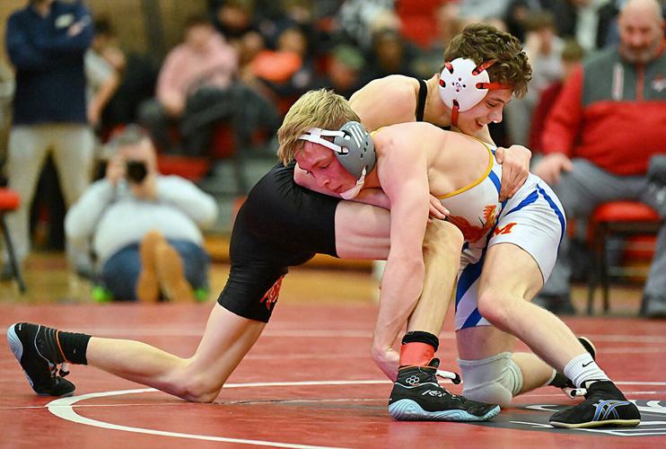 15 local wrestlers open with byes at regionals | Sports | dailyitem.com