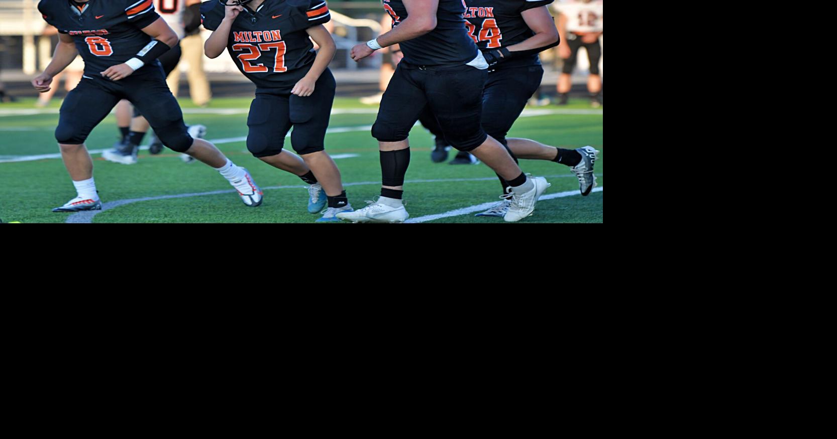 Lopez does double duty on gridiron, soccer pitch | Sports | dailyitem.com