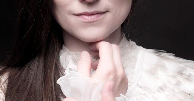 Multi-Award winning gaelic singer Julie Fowlis comes to the Weis Center ...