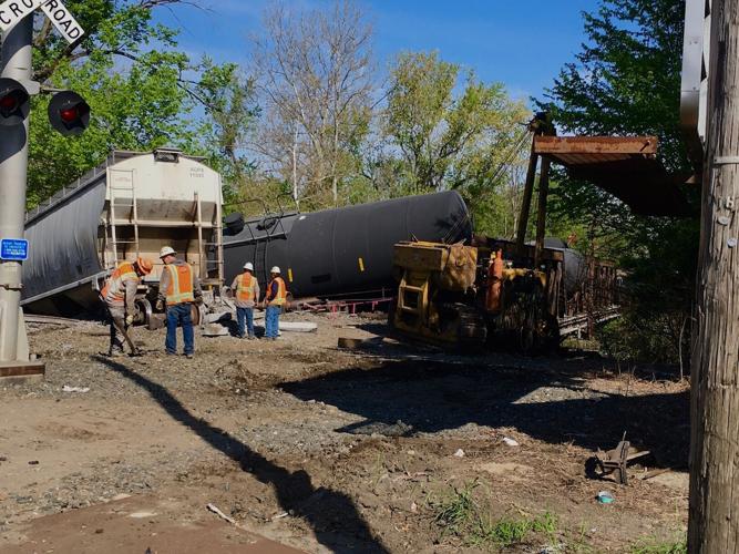 Cleanup begins in Mahoningtown derailment | News | dailyitem.com