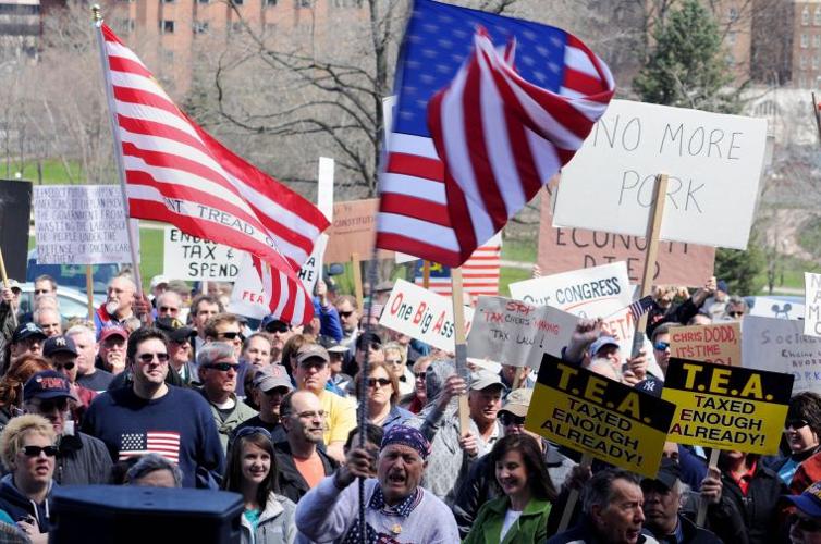 Tax deadline brings out thousands of protesters | News | dailyitem.com