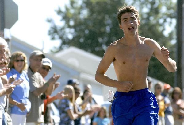 Nearly 500 participate in holiday race | Sports | dailyitem.com