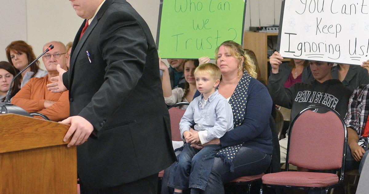 Residents rap board over tardy police call | News | dailyitem.com