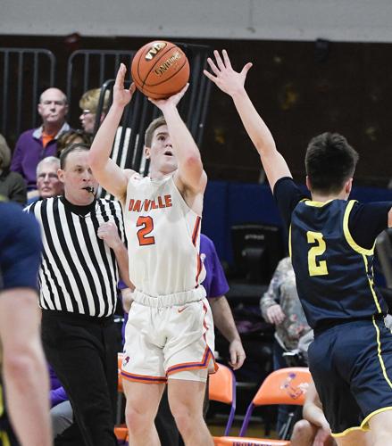 Eastern York holds off Ironmen in state opener | | dailyitem.com
