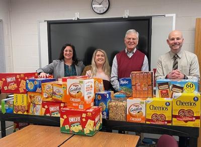 Selinsgrove Rotary donates snack to elementary school | News ...