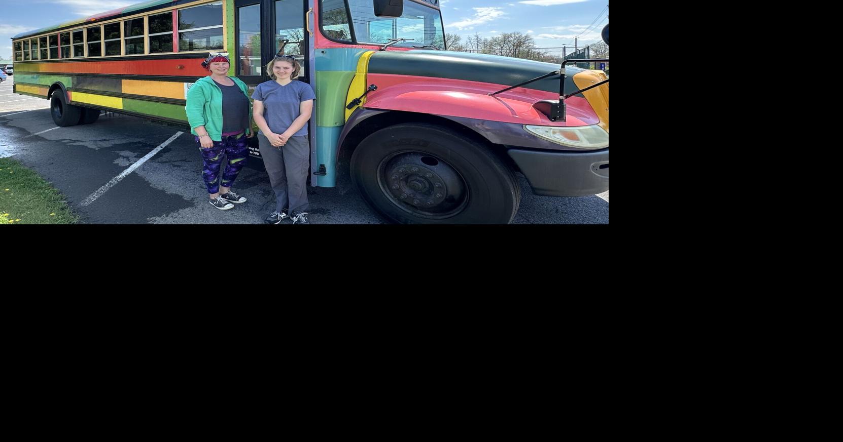 Mother of nine turns school bus into mobile art studio and classroom ...