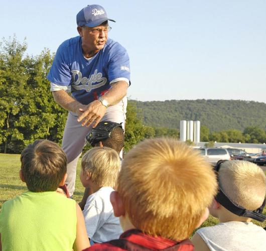 Youth baseball: Former professional Doyle holds baseball clinic ...