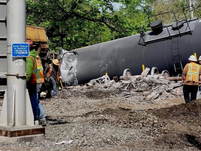 Cleanup begins in Mahoningtown derailment | News | dailyitem.com