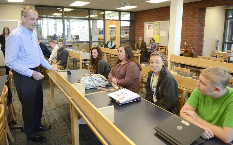 Senator Gordner visits schools participating in the Stock Market Game ...