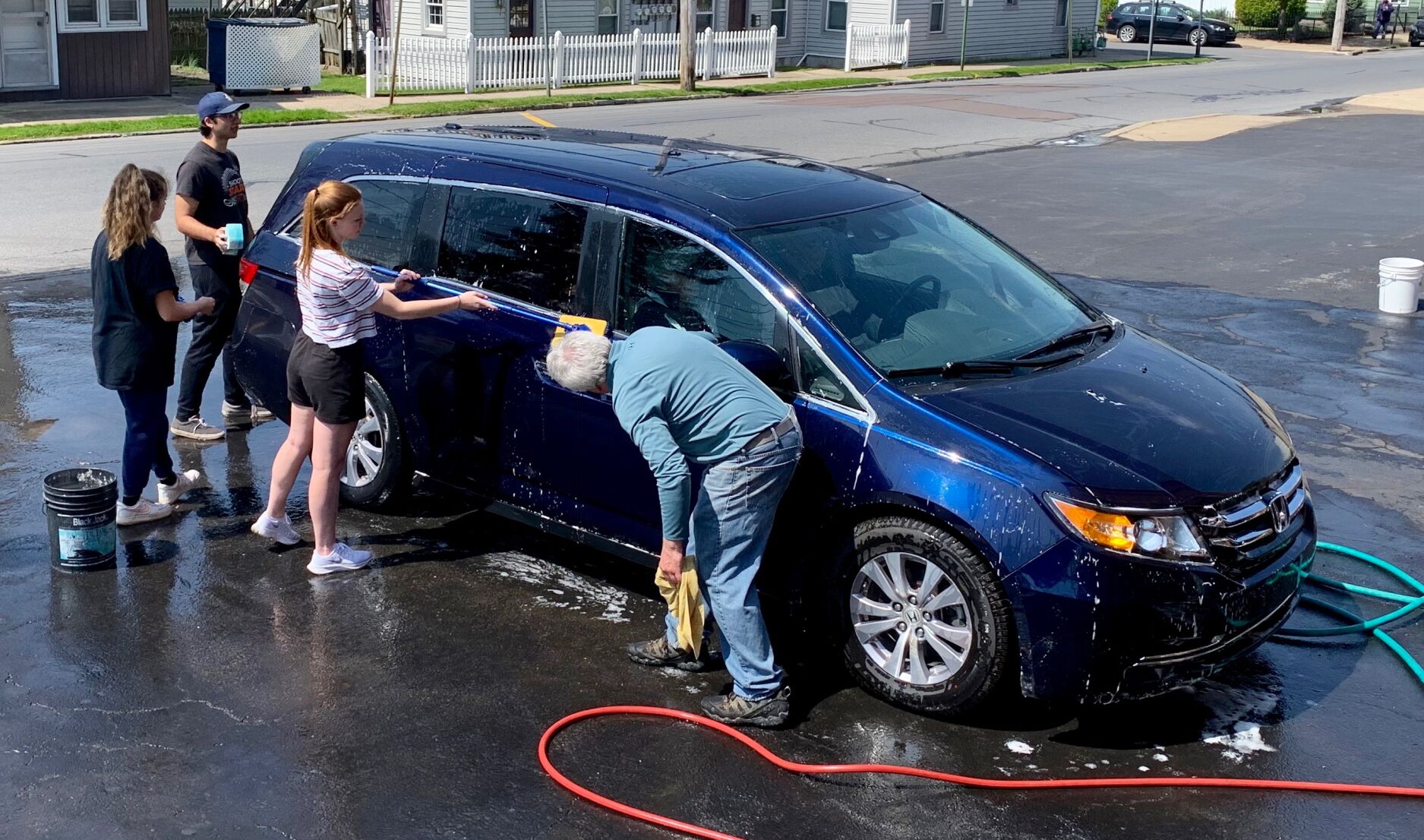 Young Samaritans hold fund raiser car wash | | dailyitem.com