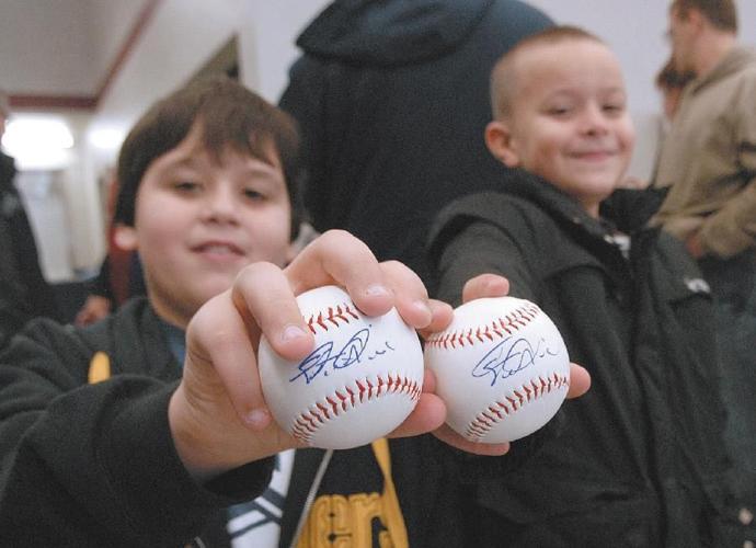 Former Major League pitcher Steve Kline meets old friends and new fans ...
