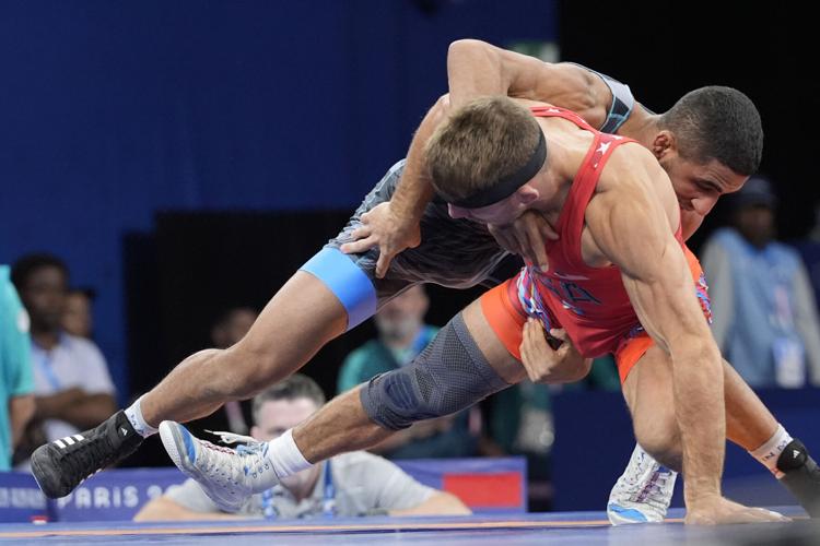 UPDATE Retherford drops preliminary bout in Paris; alive for bronze ...