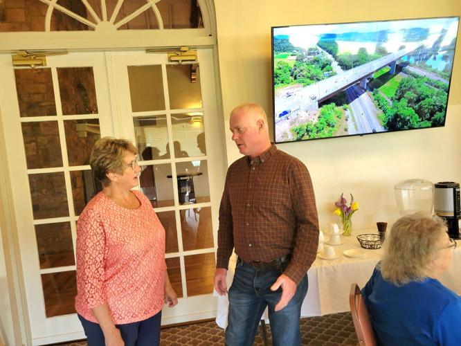 Photographer discusses CSVT photograph with Garden Club | News ...