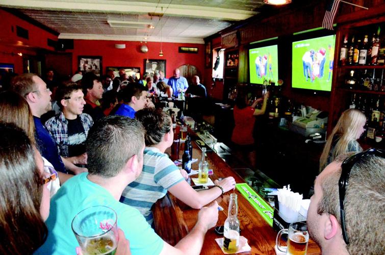 World Cup: Fans fill Pub to cheer USA | News | dailyitem.com