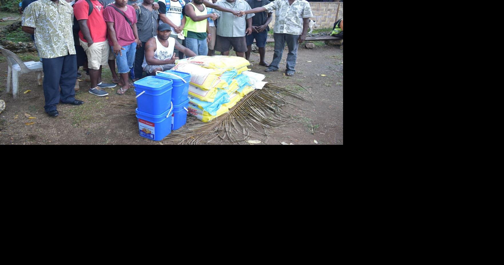 Seasonal workers give food for Ambae people | News | dailypost.vu