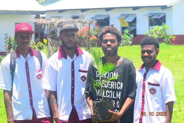 Over 100 palm trees planted at Rensarie College | News | dailypost.vu
