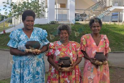 Wusi Mothers showcase unique clay pots | News | dailypost.vu