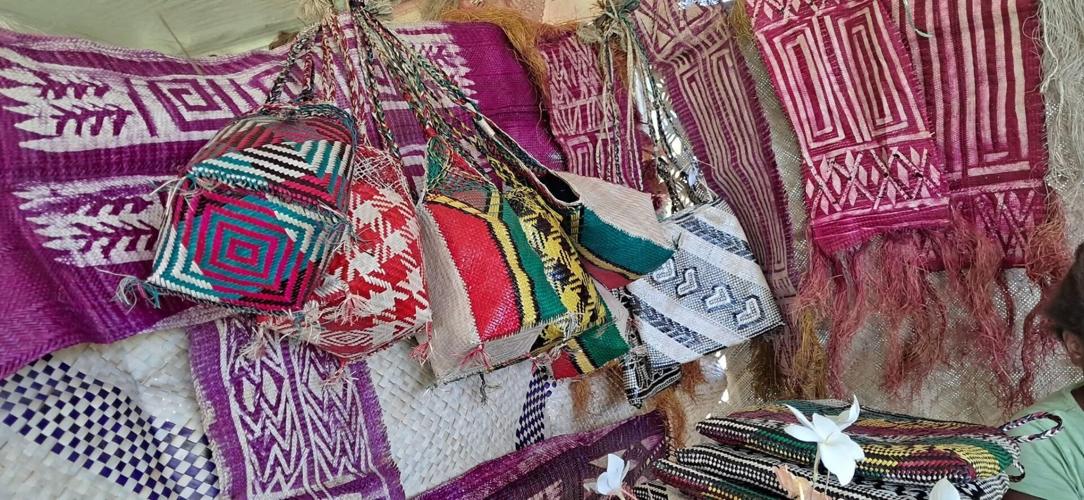 Ambae students learn traditional weaving from mothers | News | dailypost.vu