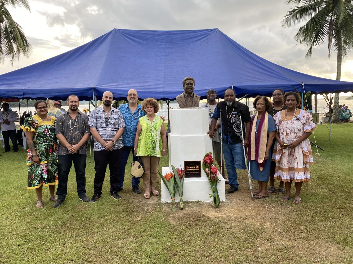 Vanuatu Beverage Limited places temporary plaque on Walter Lini Statue ...