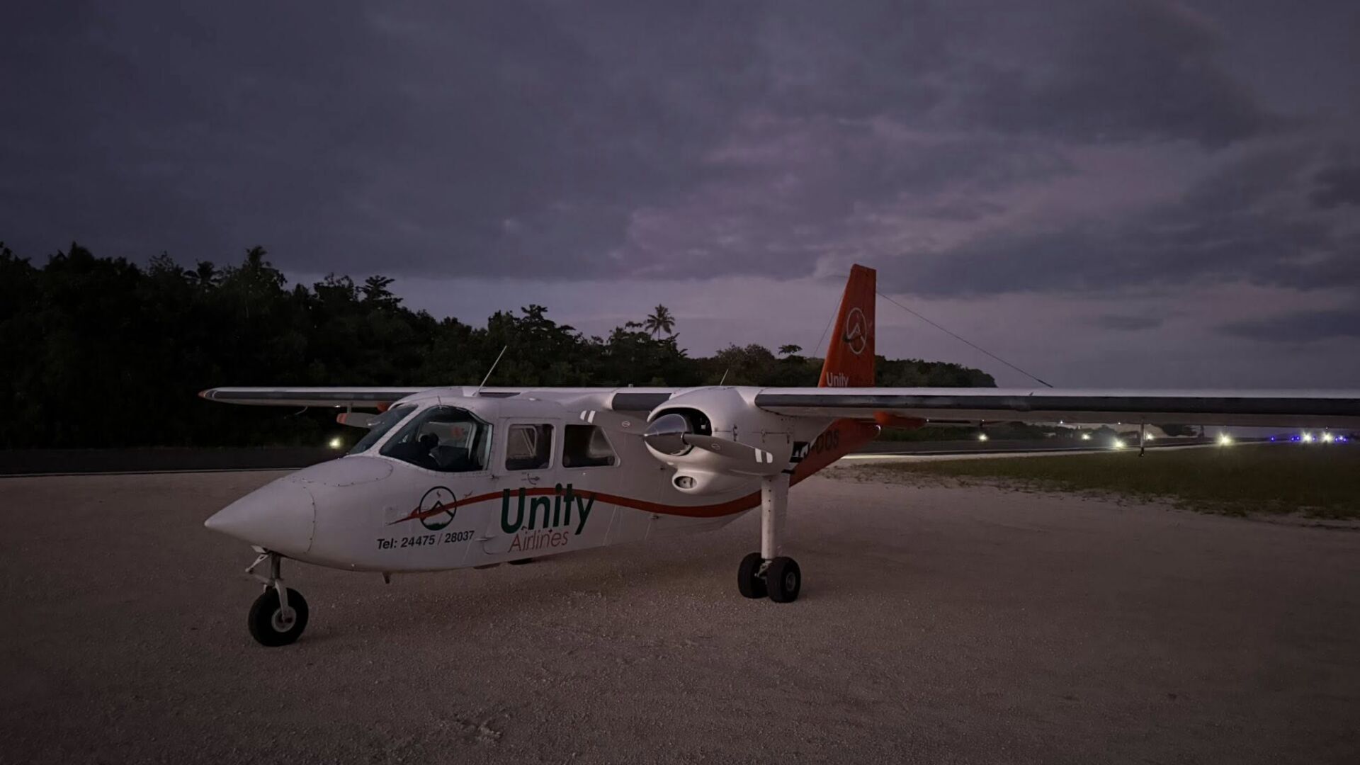 Unity Airlines first to test new runway lights at Santa Cruz Airport ...