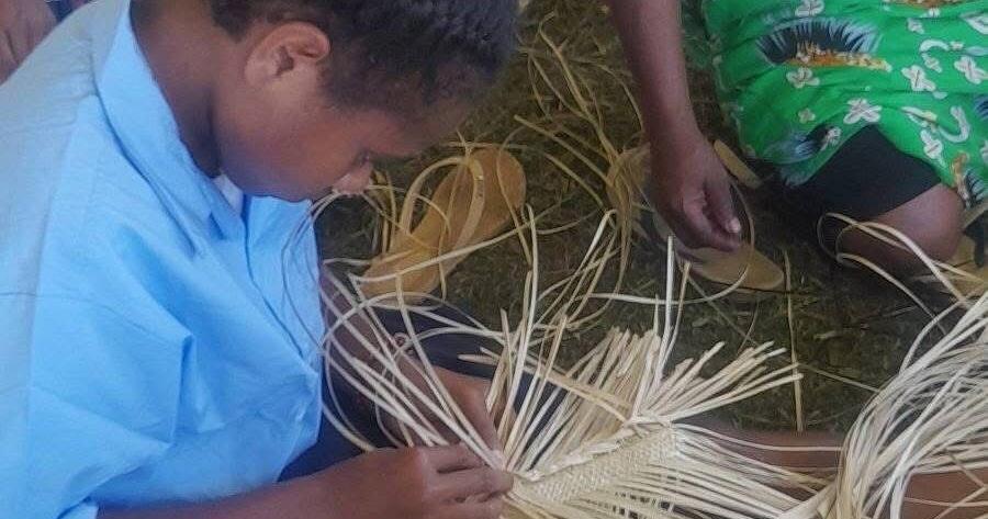 Ambae students learn traditional weaving from mothers | News | dailypost.vu