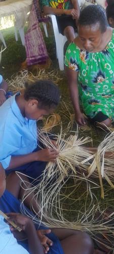 Ambae students learn traditional weaving from mothers | News | dailypost.vu