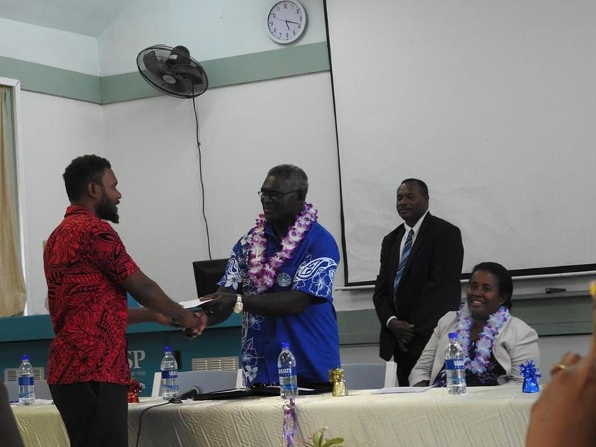 Solomon Islands PM assists SI law students | News | dailypost.vu